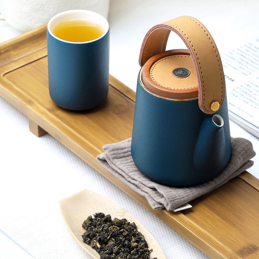 Stylish Teapot Set for One - Fashionable Leather Exclusive Tea Set ...